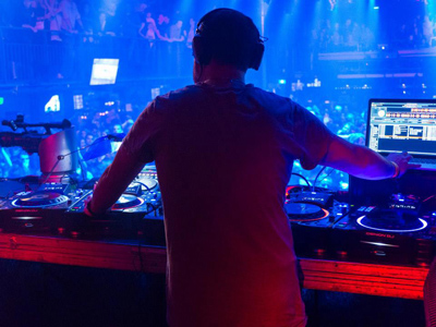 What Does A DJ Do On Stage